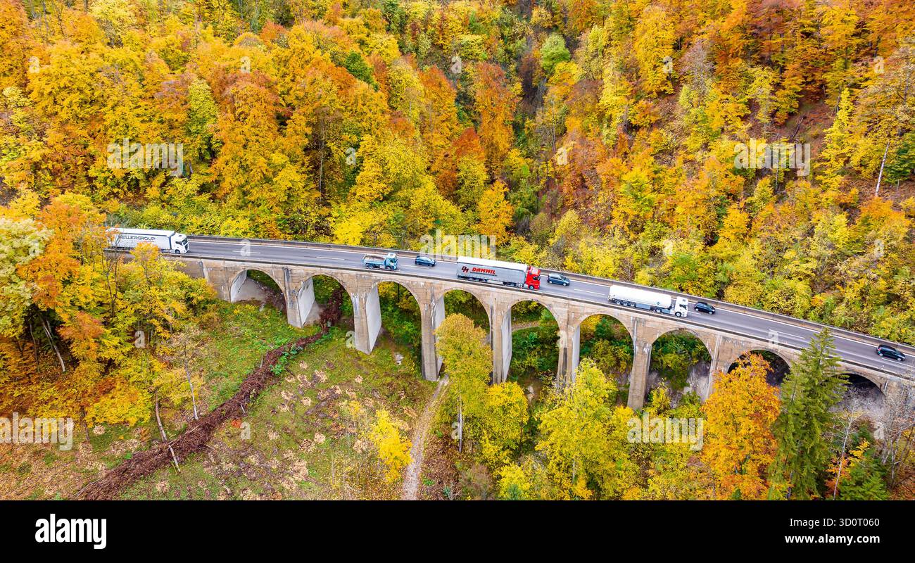 Fischerhäuslebrücke am Albabstieg der Autobahn A8 von Ulm in ...