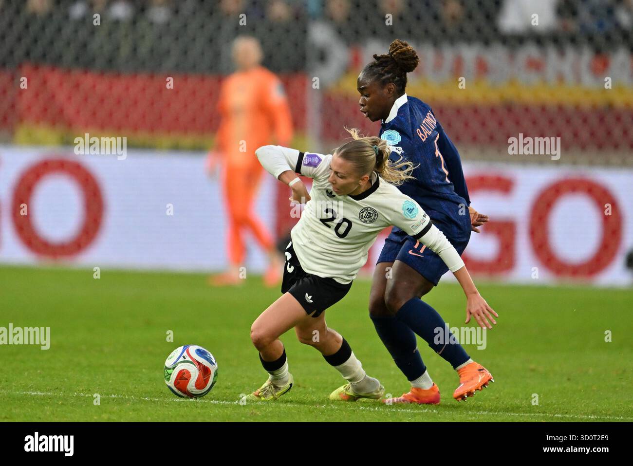 Zweikampf, Spielszene, Duell, duel, tackle, tackling, Dynamik, Action ...