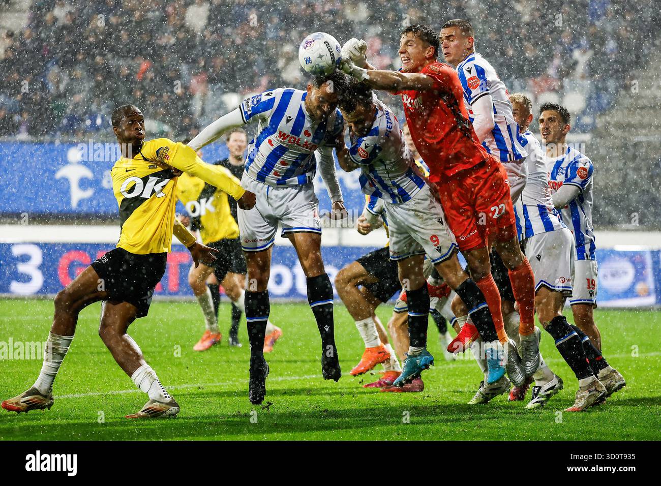 HEERENVEEN - Terence Kongolo of NAC Breda, Sam Kersten of SC Heerenveen ...