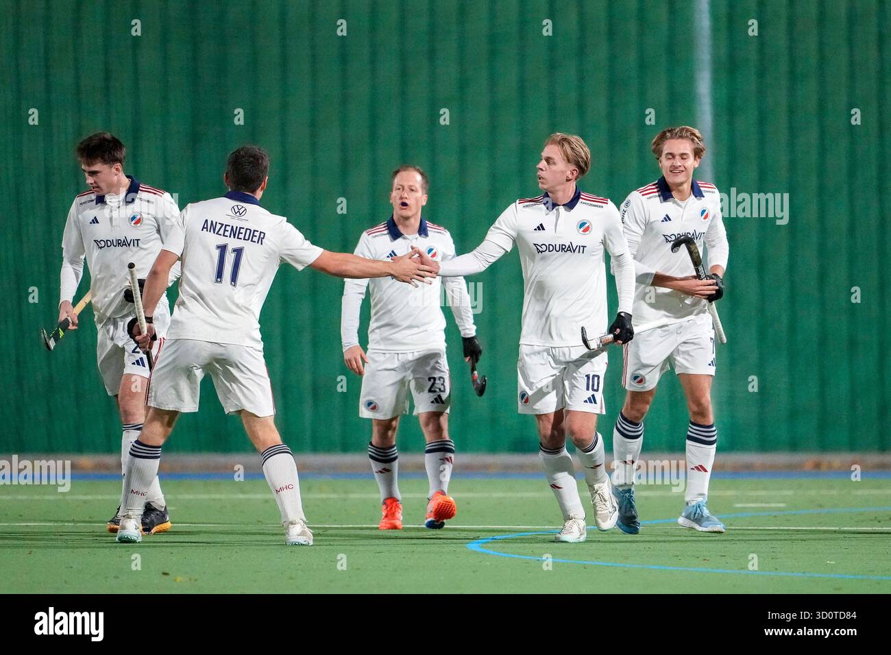 Mannheim, Deutschland. 24th Oct, 2025. v.li.: Ben Hasbach (MHC, 26 ...