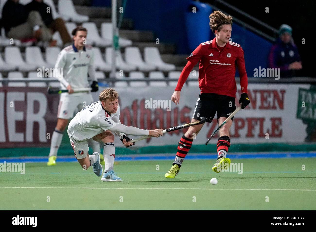 Mannheim, Deutschland. 24th Oct, 2025. v.li.: Linus Müller (MHC, 5 ...