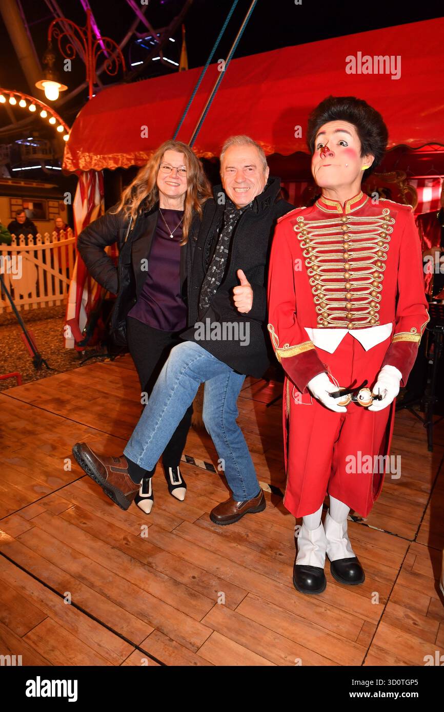 Günther Sigl mit Ehefrau und Clown / Roncalli Premiere / ARTistART ...
