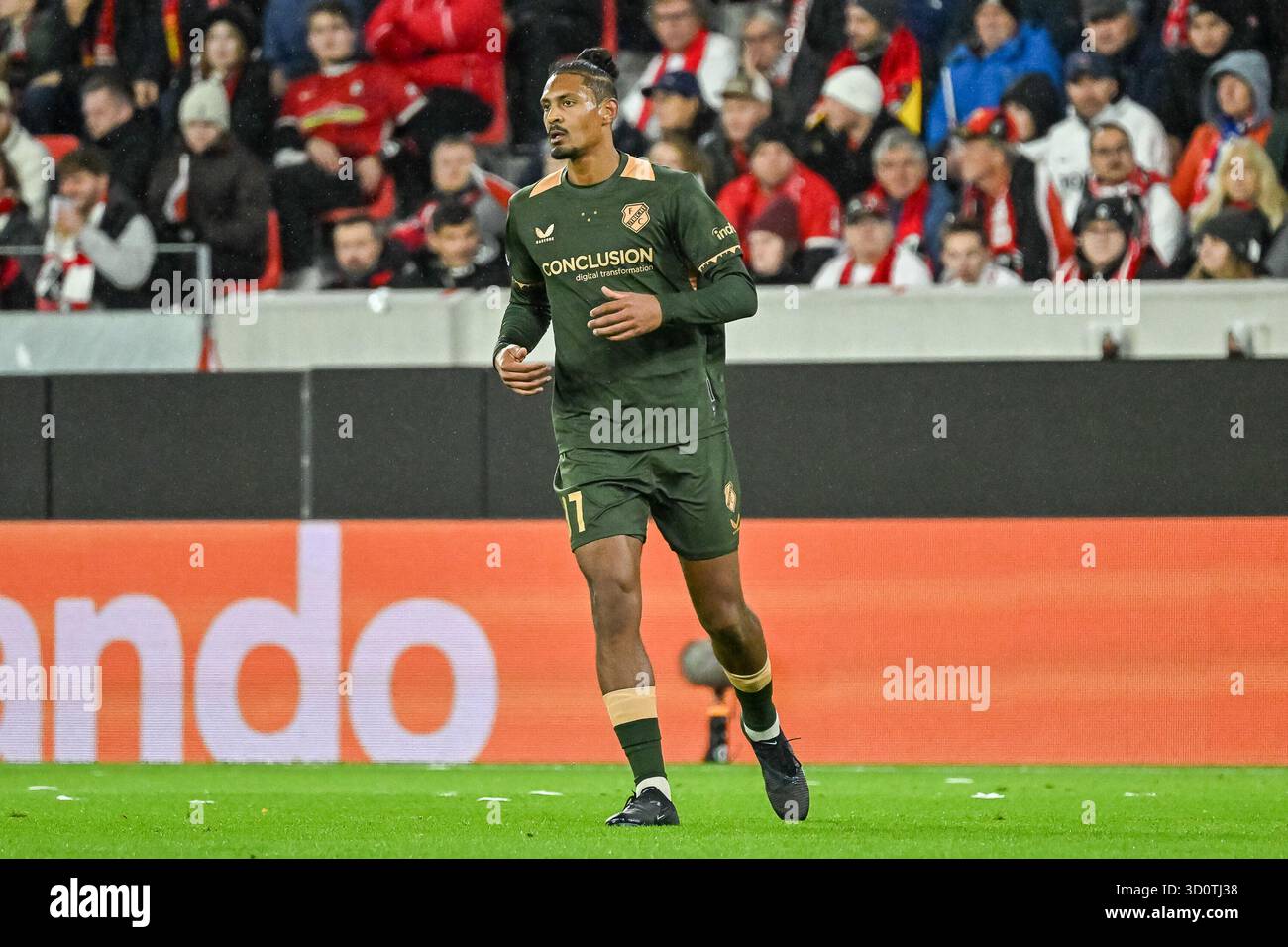 Sebastien Haller (FC Utrecht, #91) GER, SC Freiburg - FC Utrecht ...