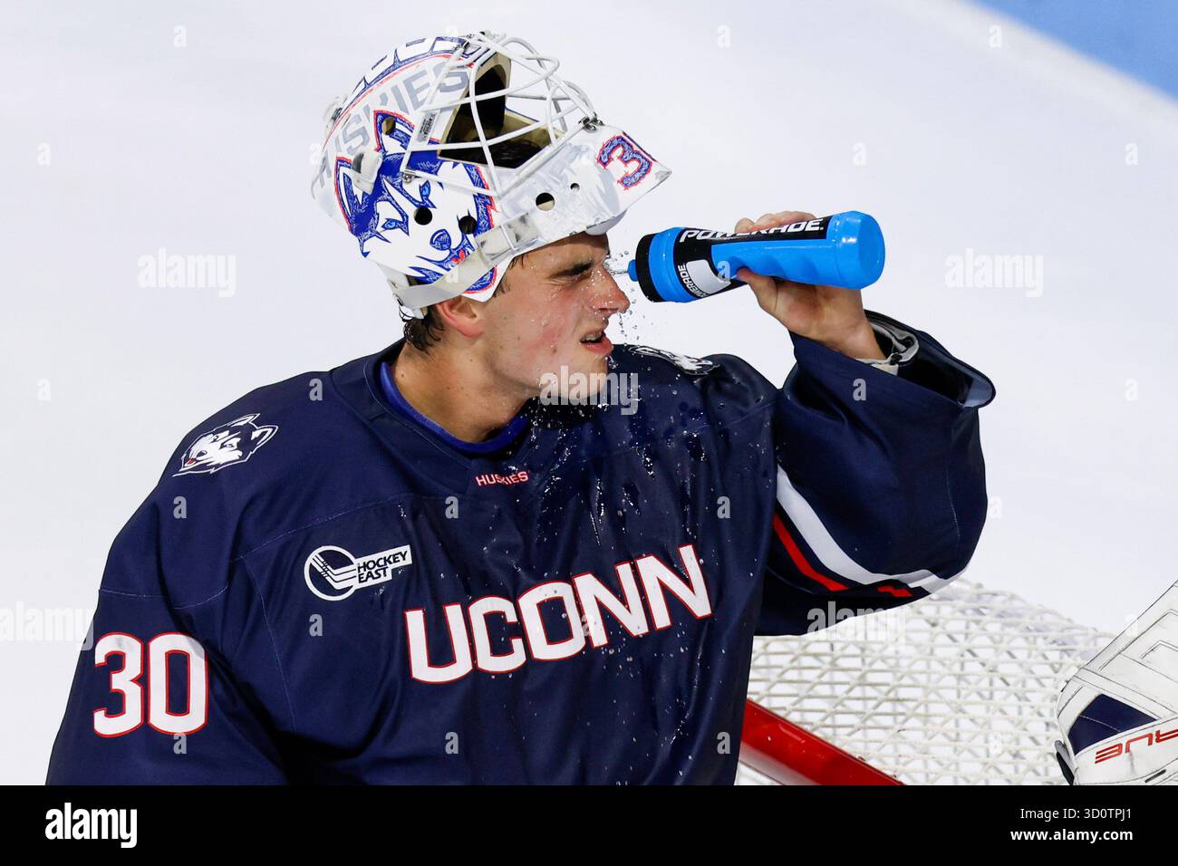 UConn goalie Tyler Muszelik (30) sprays his face with water during the ...