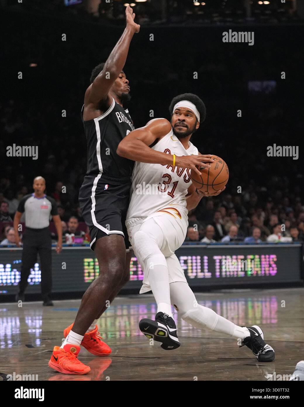 Brooklyn Nets' Day'Ron Sharpe, left, defends Cleveland Cavaliers ...