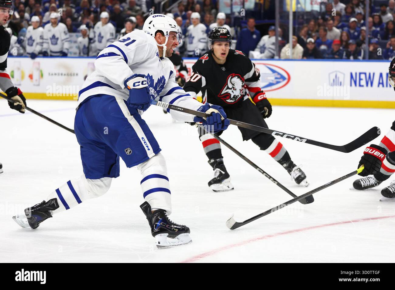 Toronto Maple Leafs center John Tavares (91) takes a shot in front of ...