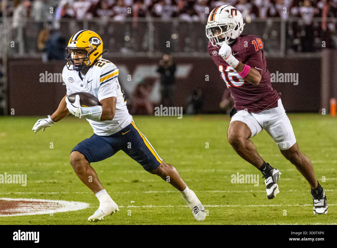 California wide receiver Jacob de Jesus (21) runs the downfield during ...