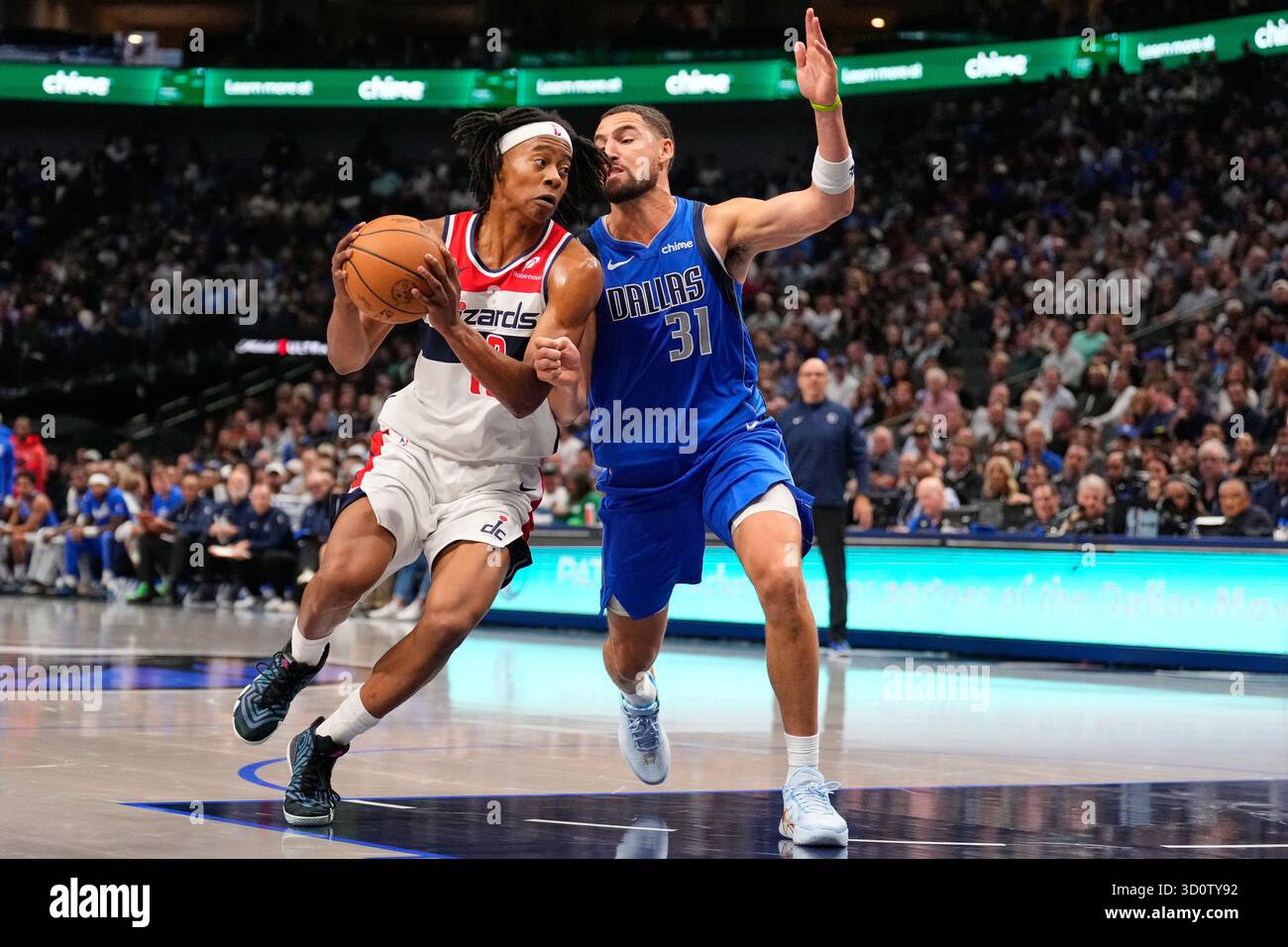 Washington Wizards guard Tre Johnson drives to the basket as Dallas ...