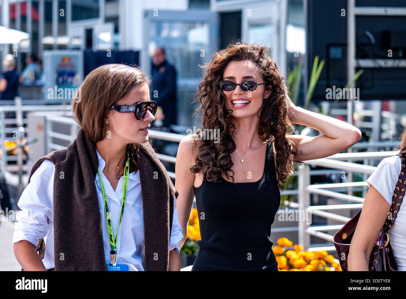 Rebecca Donaldson, girlfriend of Carlos Sainz arrives prior to practice ...