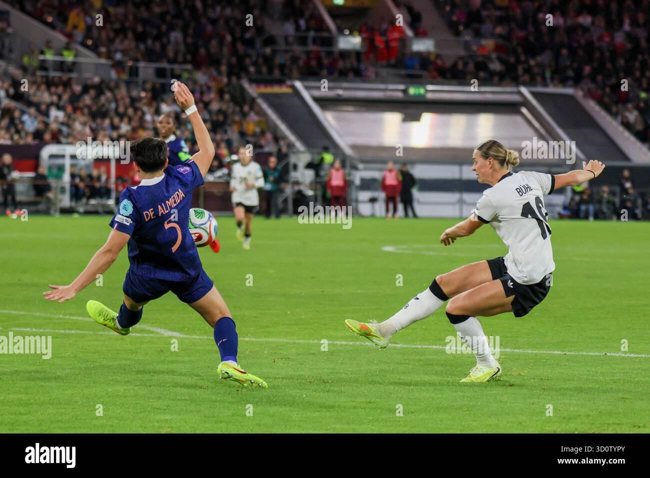 Düsseldorf, Deutschland 24. Oktober 2025: UEFA Nations League Women ...