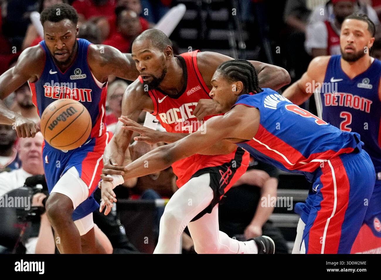 Houston Rockets forward Kevin Durant, center, and Detroit Pistons guard ...