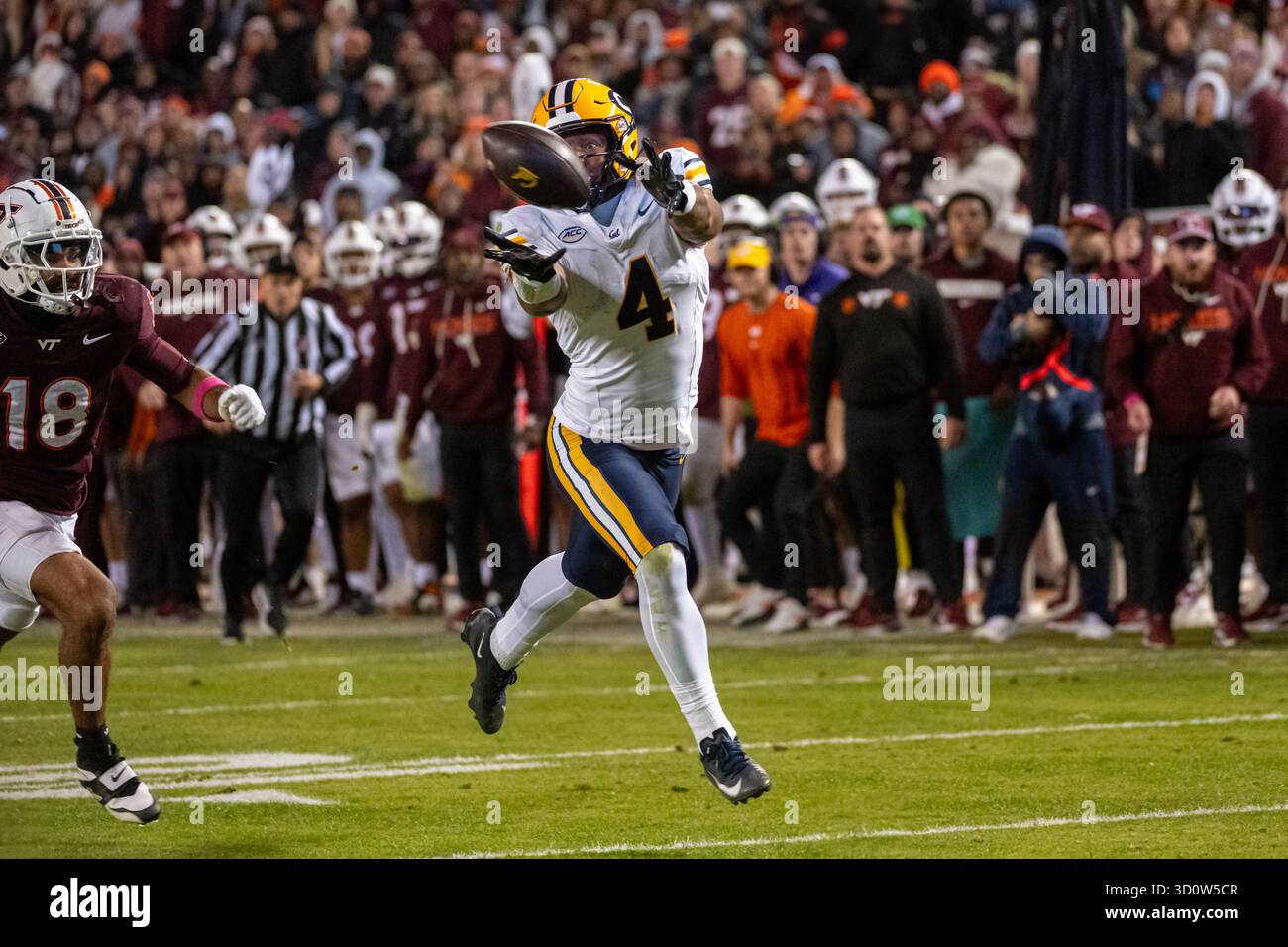 California wide receiver Jordan King (4) can't reach a pass in the ...
