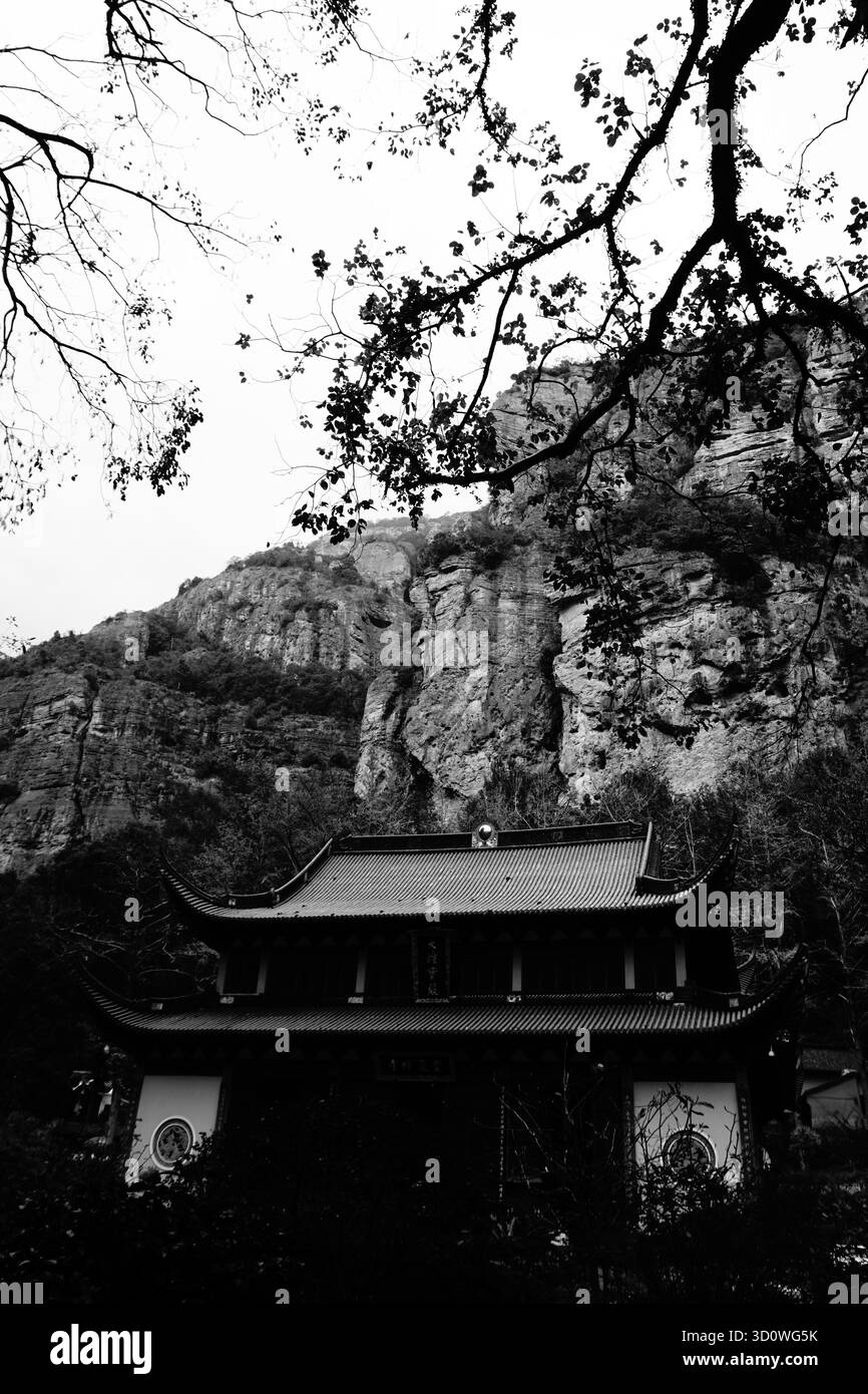 Lingyan temple Black and White Stock Photos & Images - Alamy