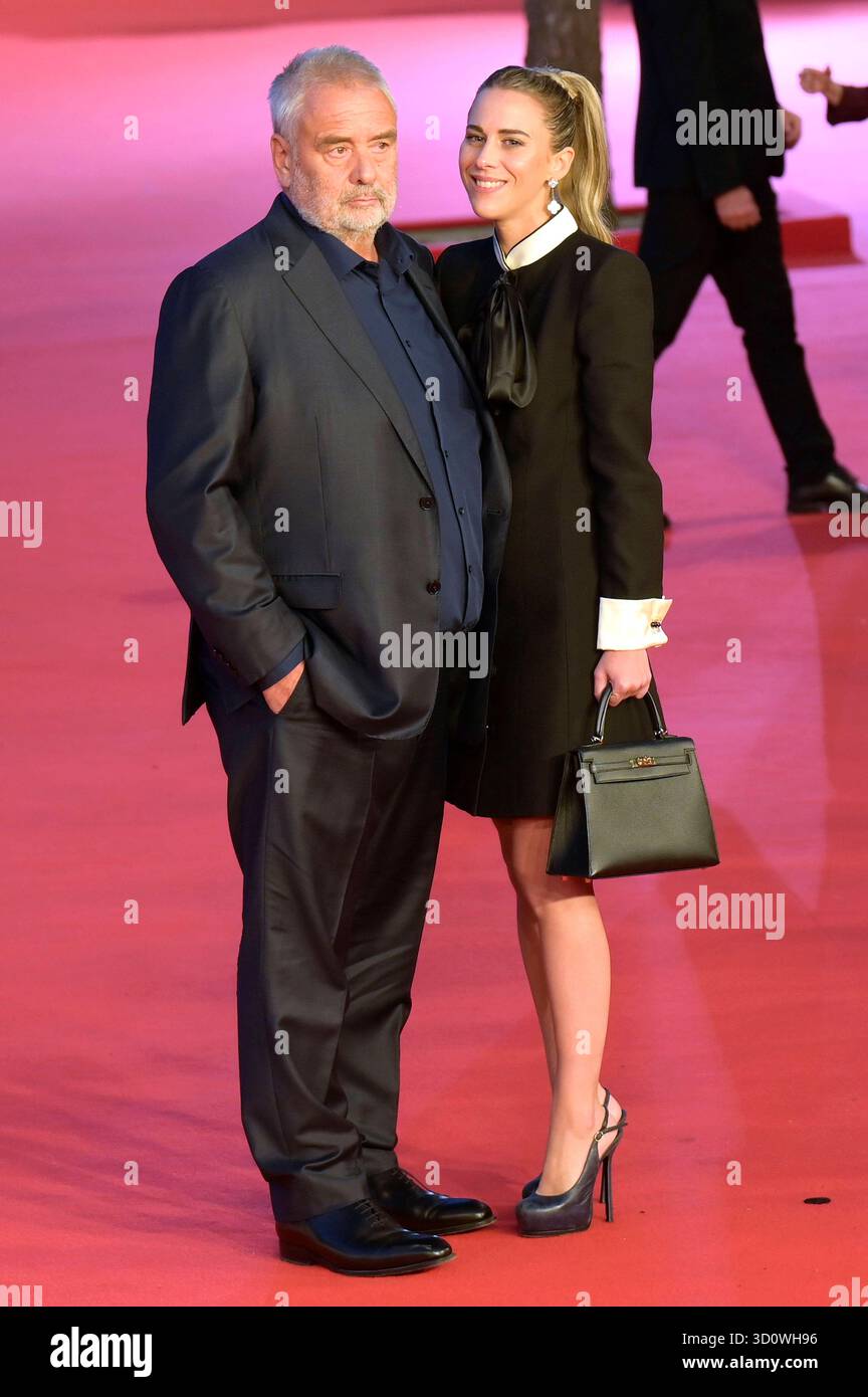 Luc Besson mit Partnerin Sarah Saldmann bei der Premiere des Kinofilms ...