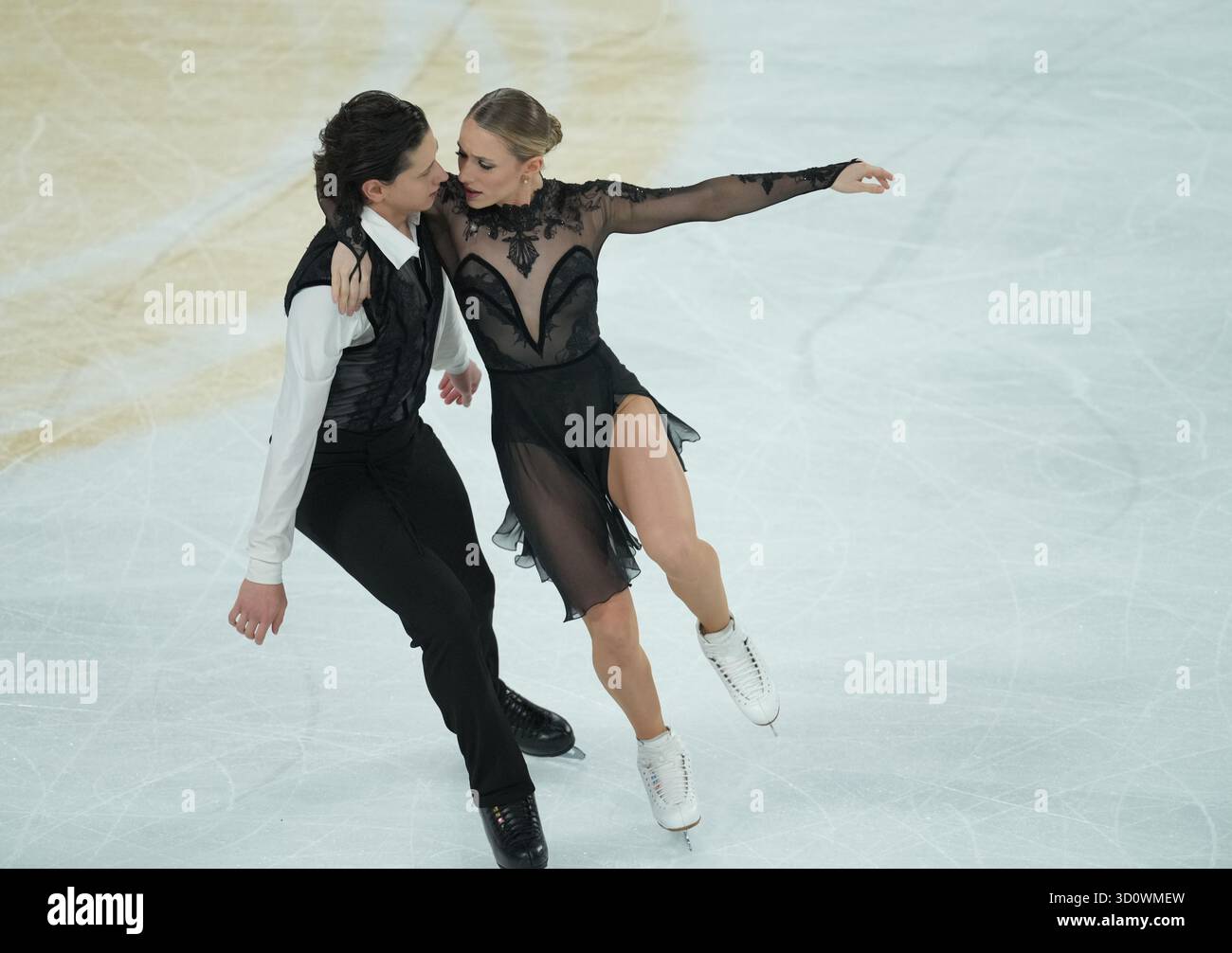 Emilea ZINGAS and Vadym KOLESNIK of United States perform during the ...