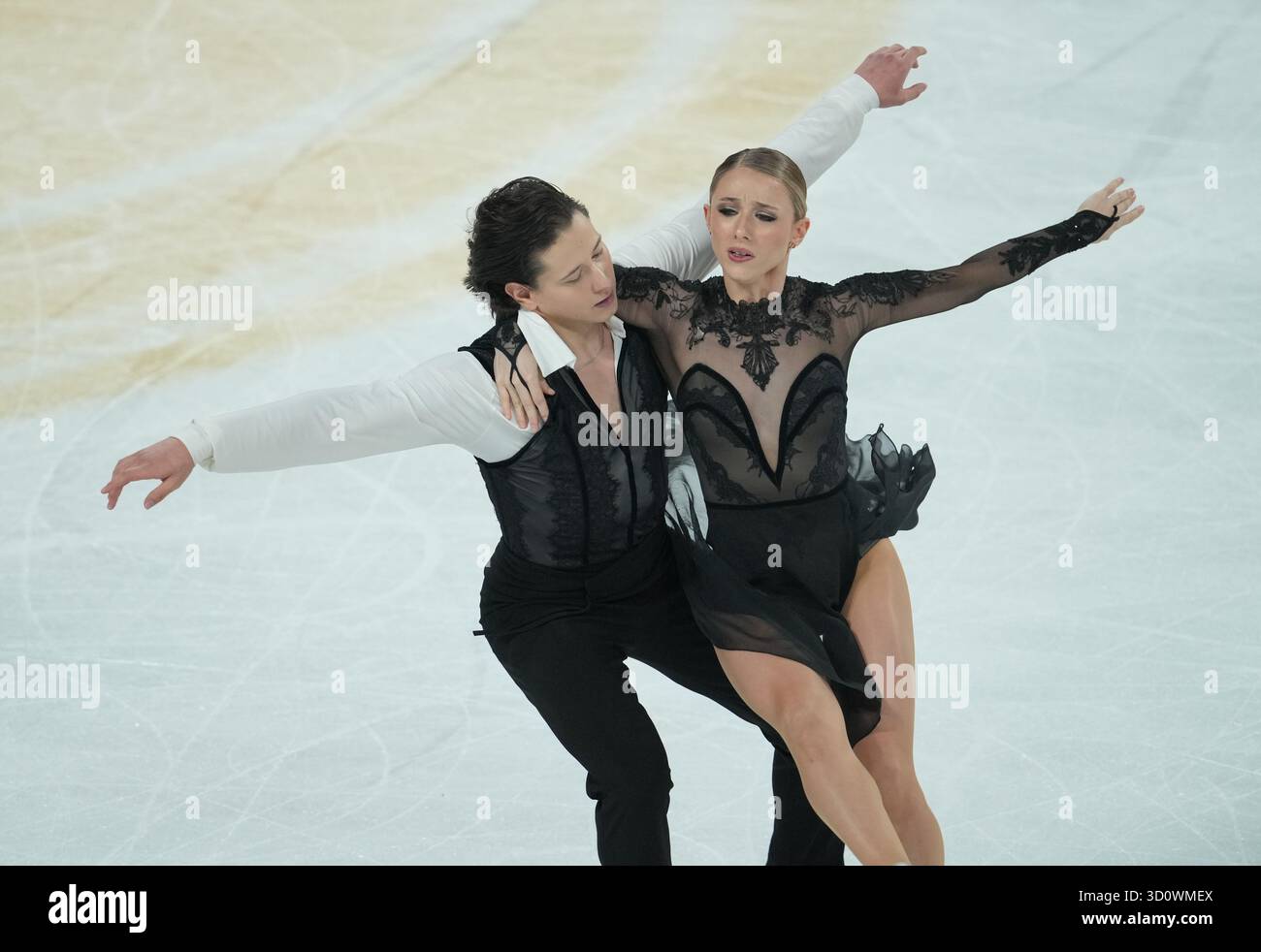 Emilea ZINGAS and Vadym KOLESNIK of United States perform during the ...