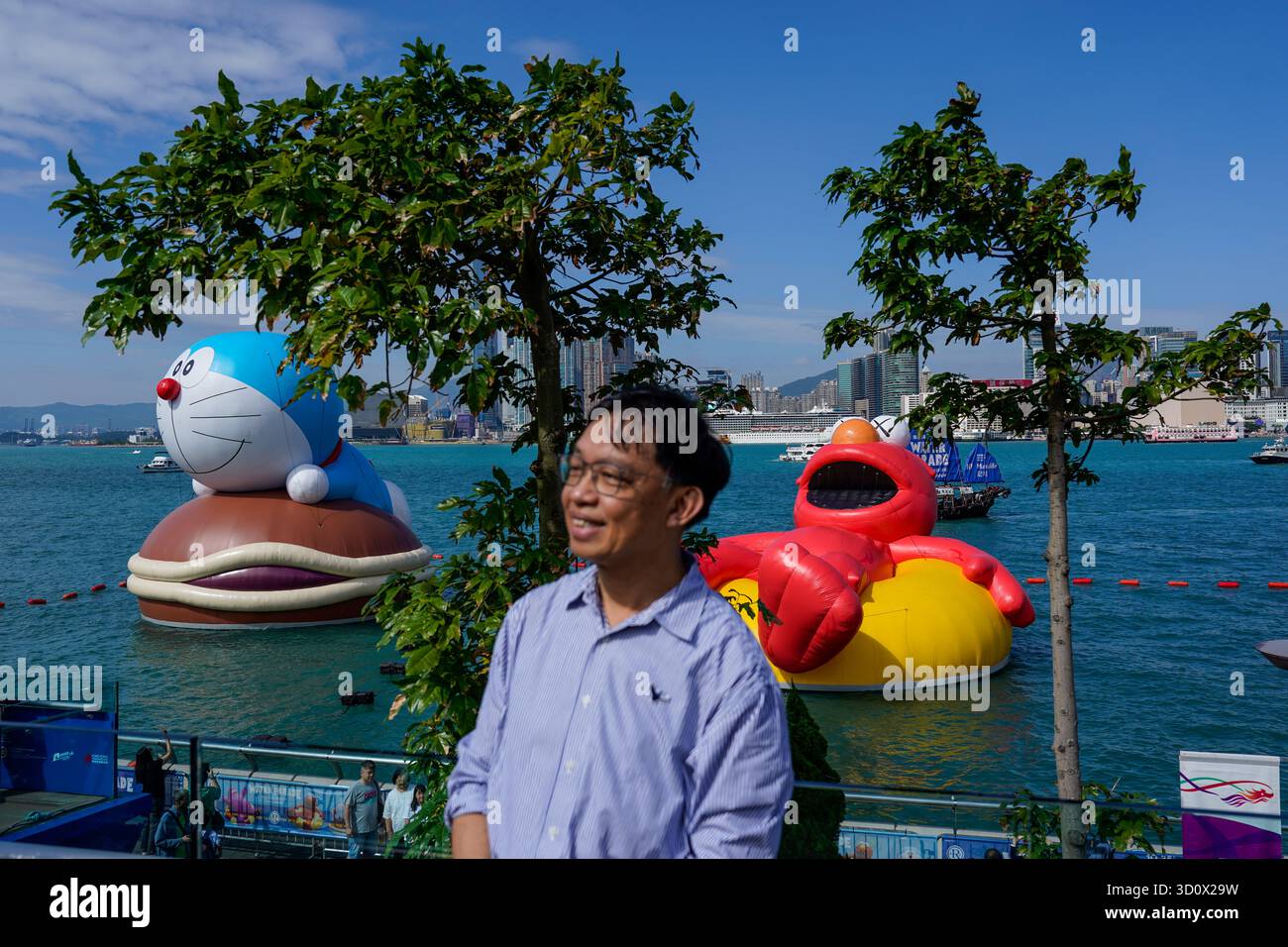 Floating inflatable sculpture of Doreamon and Elmo at the “Water Parade ...