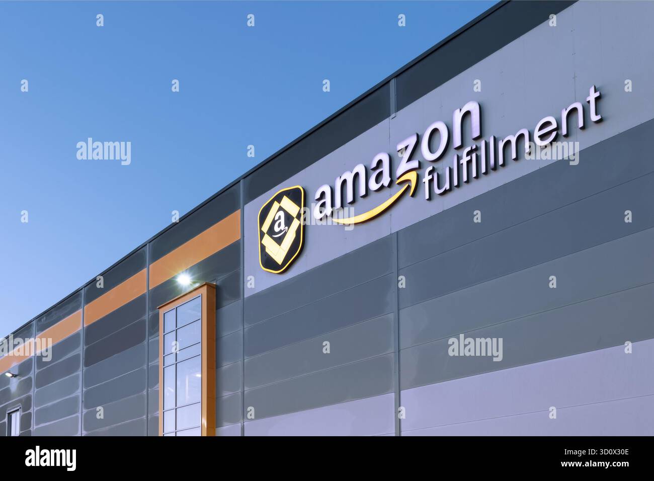Amazon com amazon online shopping hi-res stock photography and images ...