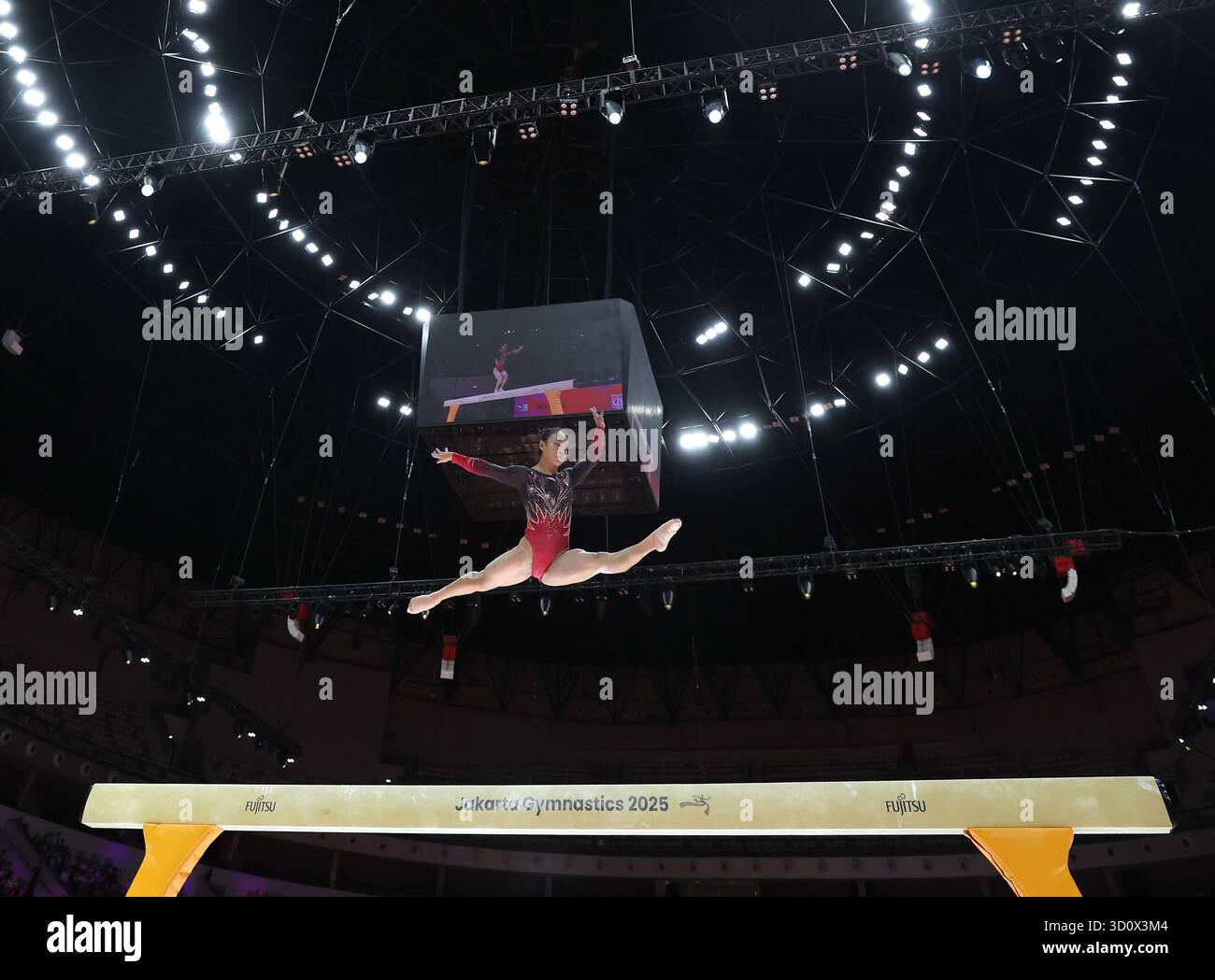 (251025) -- JAKARTA, Oct. 25, 2025 (Xinhua) -- Zhang Qingying of China ...