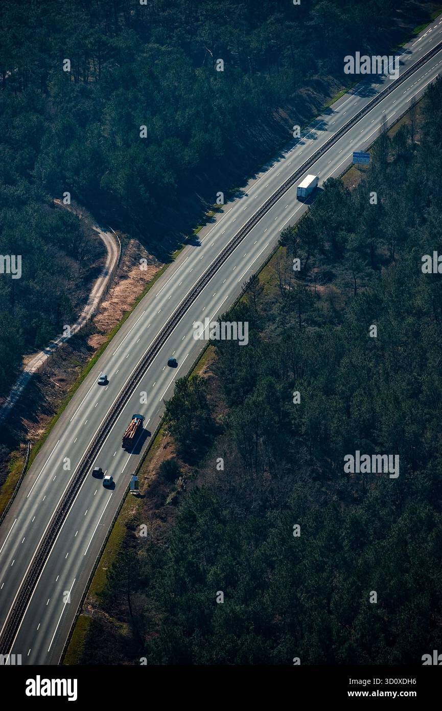 Highway view showing vehicles hi-res stock photography and images - Alamy