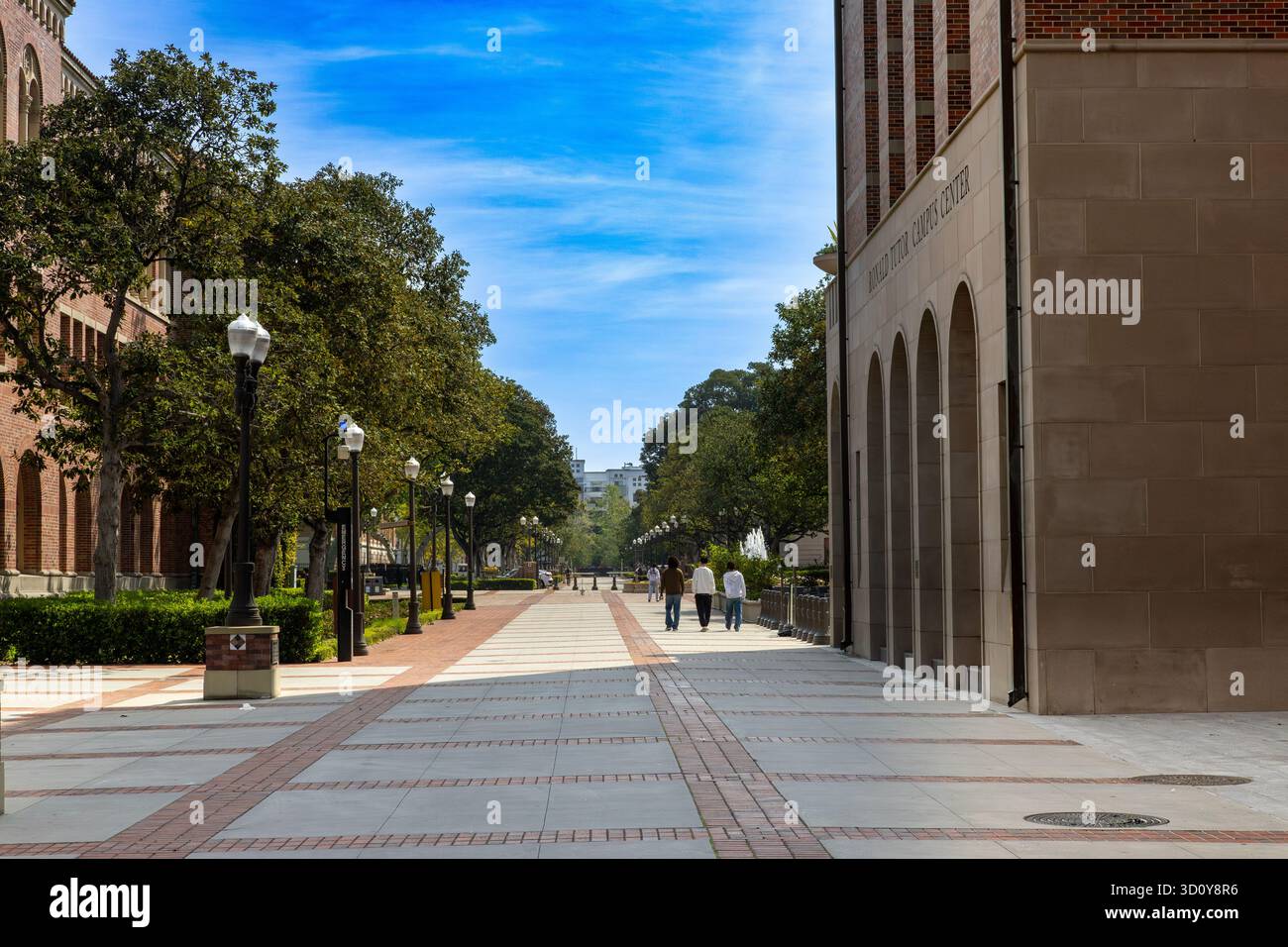 Walkway at the University of Southern California Stock Photo - Alamy