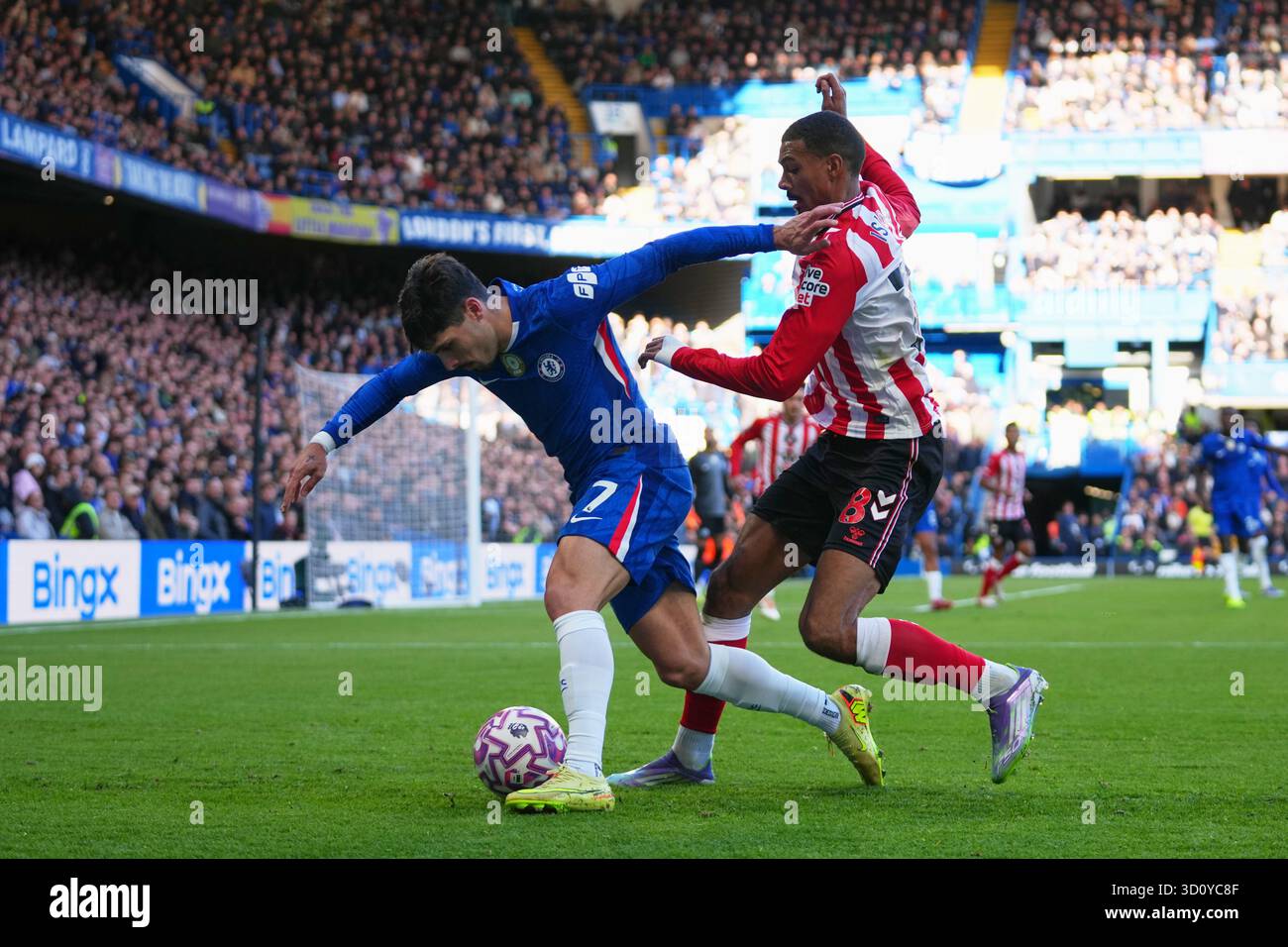 Sunderland's Wilson Isidor vies for the ball with Chelsea's Pedro Neto ...