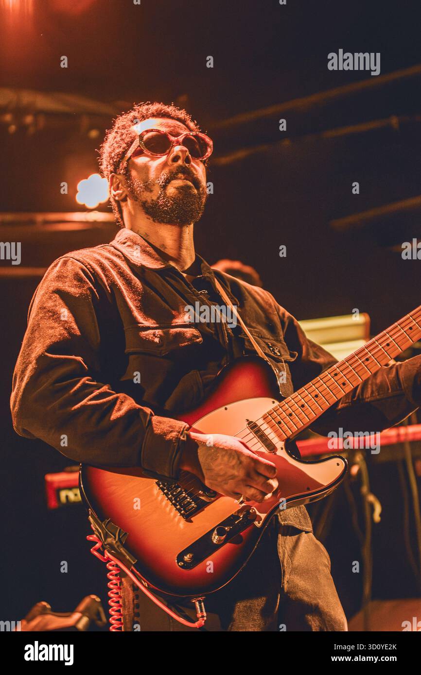Curtis Harding play the guitar during the Music Concert CURTIS HARDING ...
