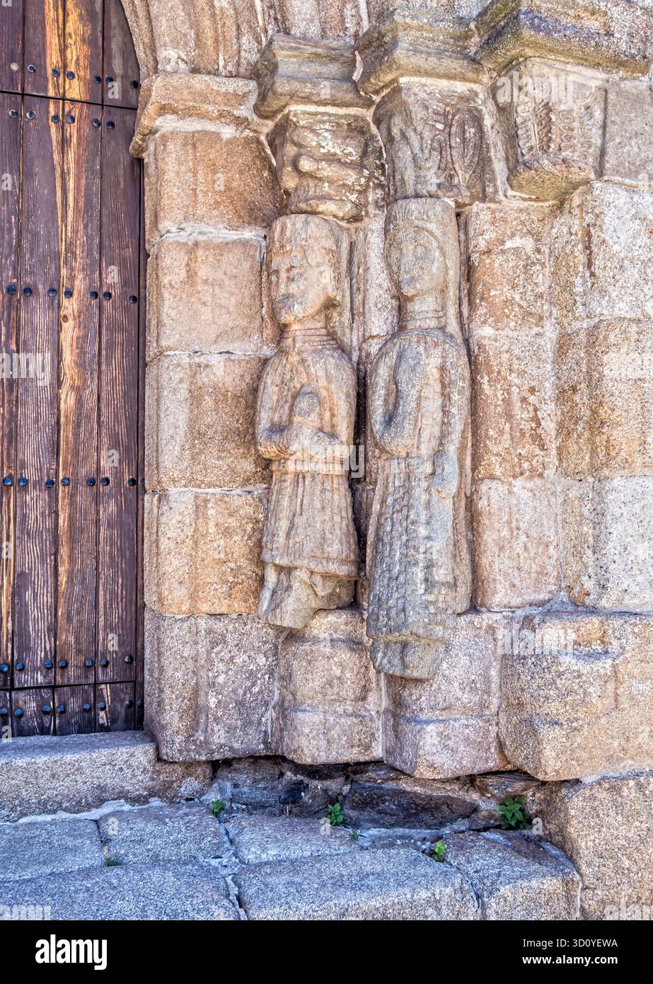 Figuras de la iglesia hi-res stock photography and images - Alamy