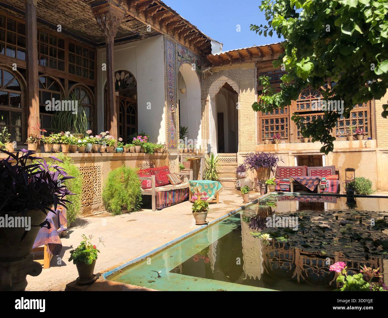 Architectureiran hi-res stock photography and images - Alamy