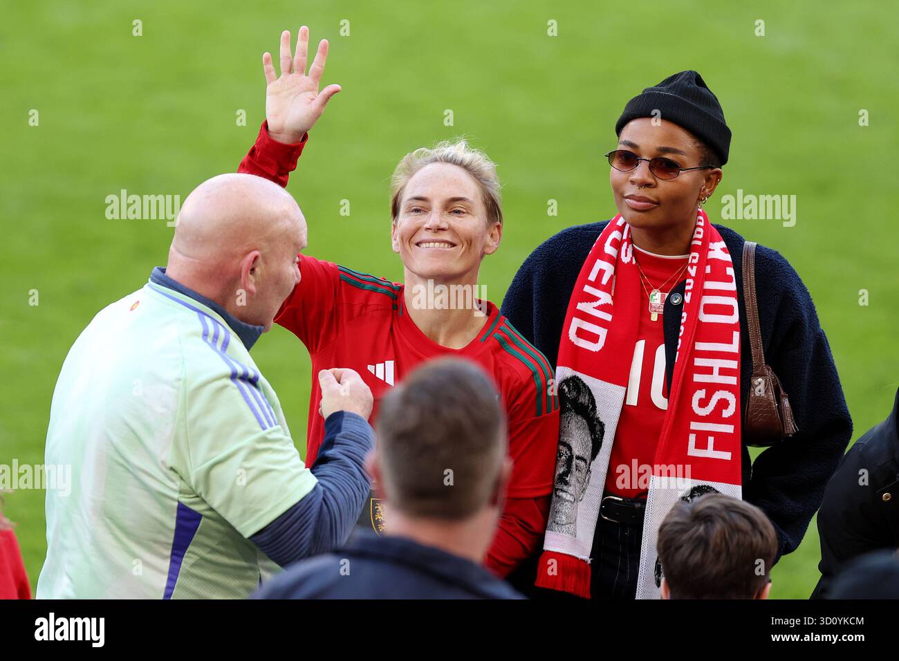 Jess Fishlock (centre) with her wife Tziarra King (centre right) and ...