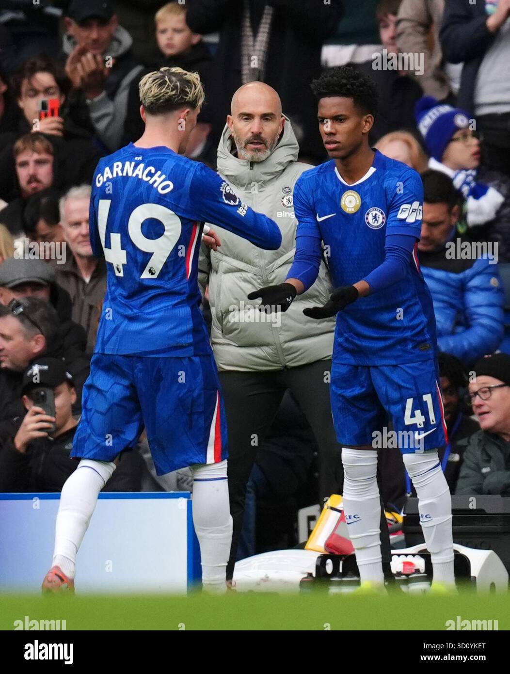 Chelsea's Estevao (right) replaces team-mate Alejandro Garnacho as ...
