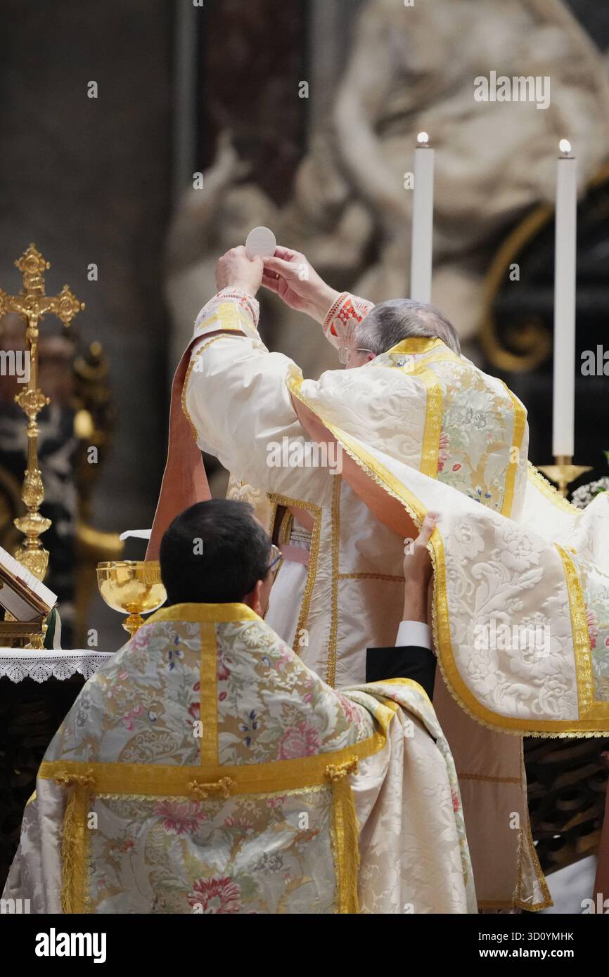 Cardinal Raymond Leo Burke celebrates an old Latin Mass for pilgrims in ...