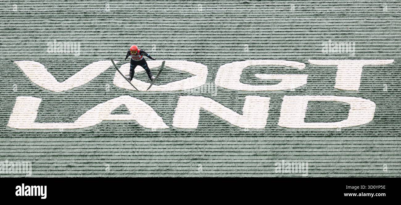 25 October 2025, Saxony, Klingenthal: Nordic skiing/ski jumping: Summer ...