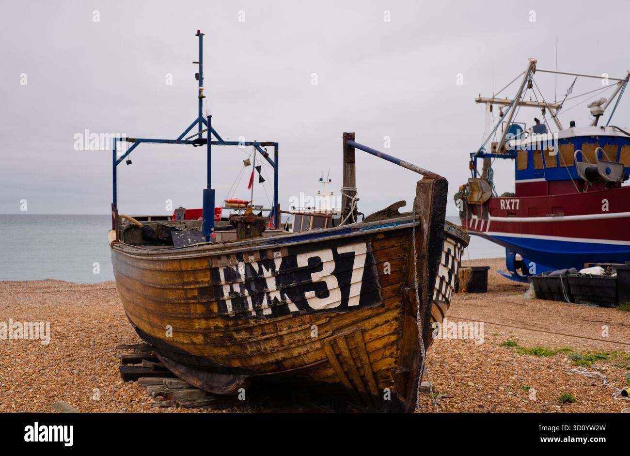 Open fishing boat RX37 on the beach at Hastings Stock Photo - Alamy