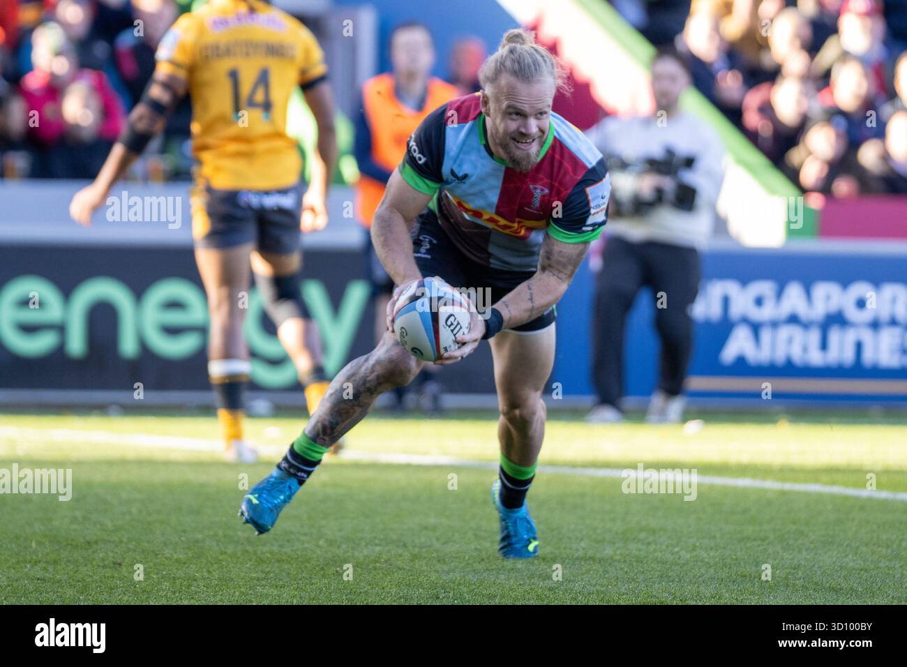 Tyrone Green (15 Harlequins) scores a try in his 100th game for ...