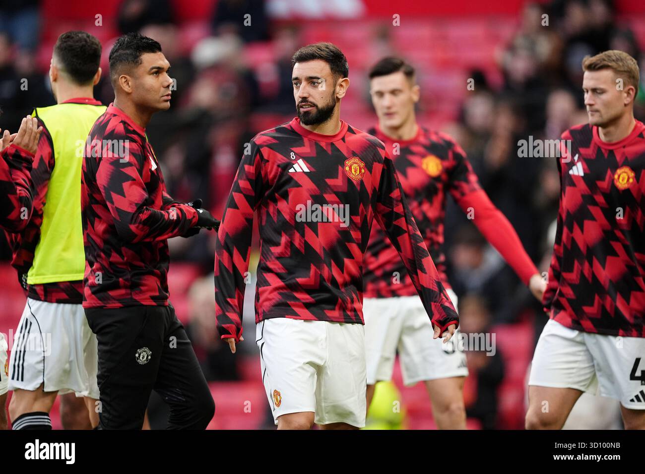 Manchester United's Bruno Fernandes warms up ahead of the Premier ...