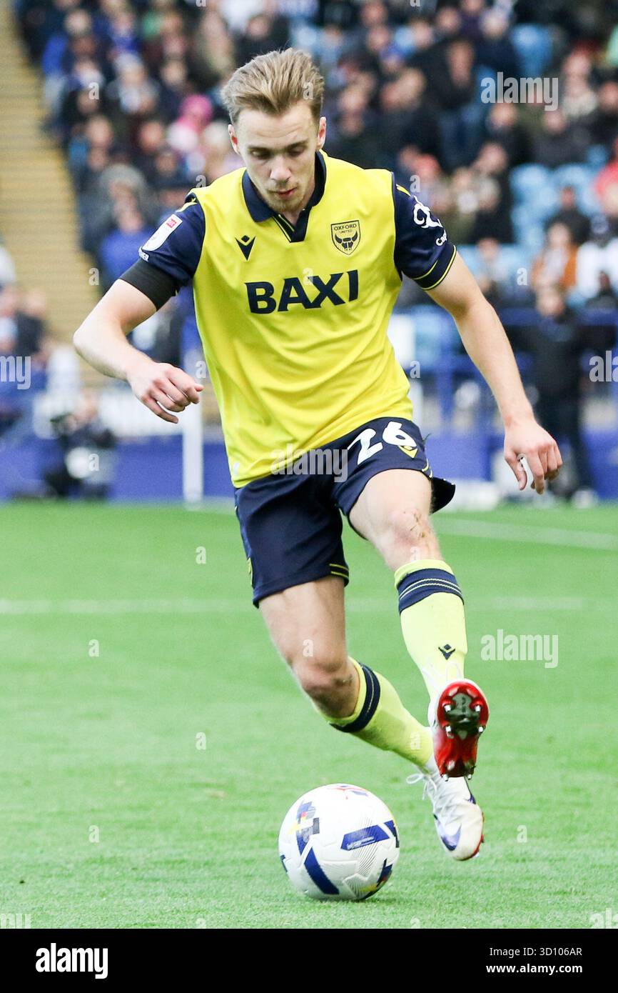 Jack Currie (26 Oxford United) controls the ball during the EFL Sky Bet ...