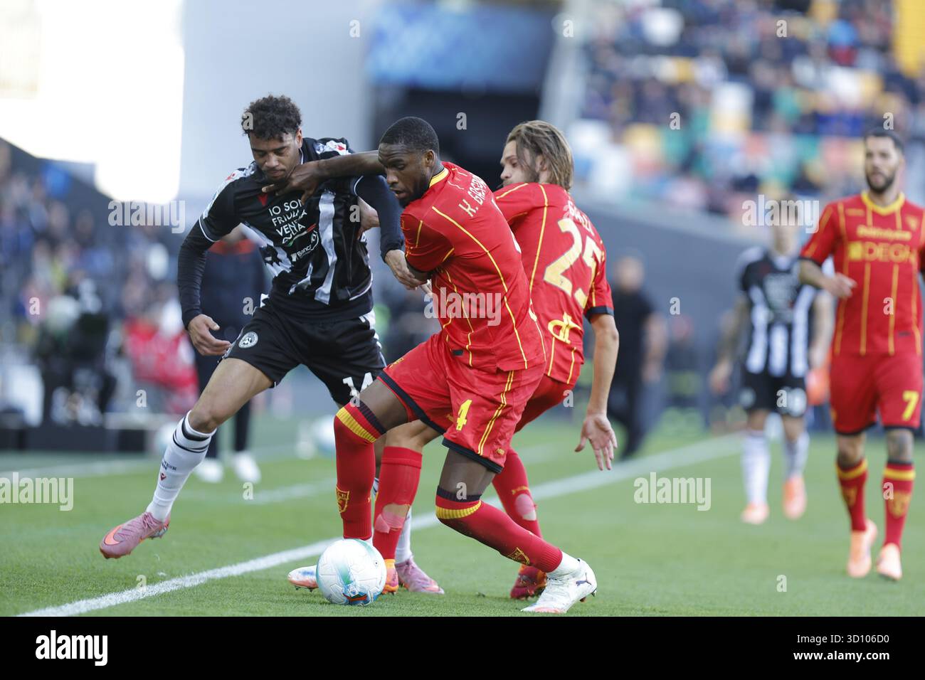 Udinese's Arthur Atta in action against Lecce's KIALONDA GASPAR and ...
