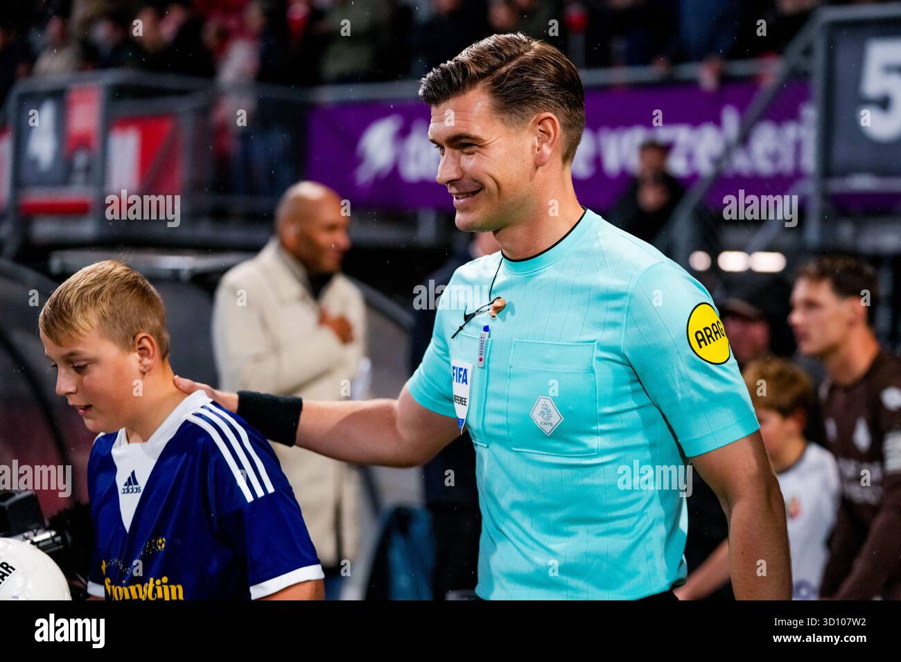 Rotterdam - Referee Joey Kooij during the tenth round of the 2025/2026 ...