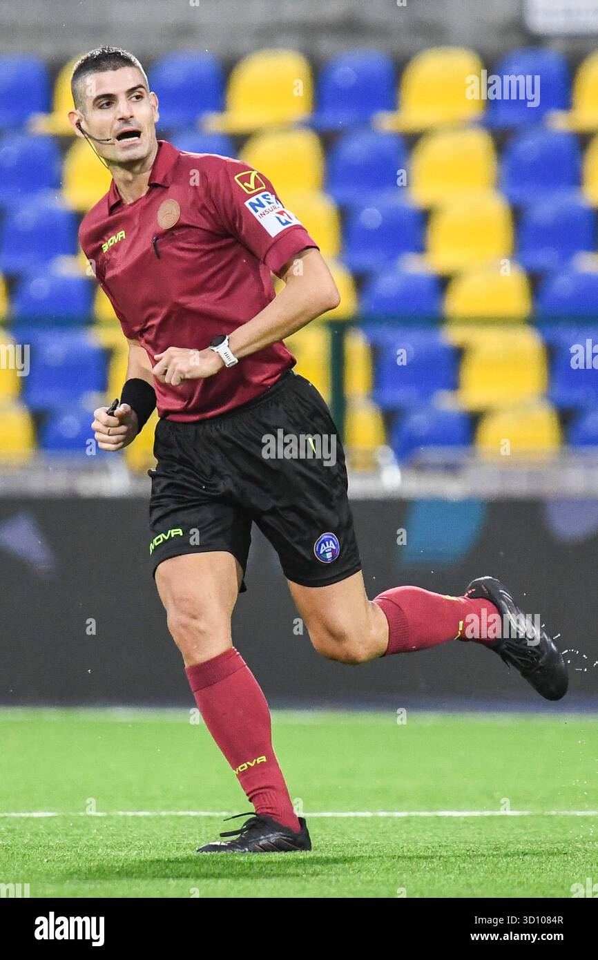 Referee Mario Perri during Carrarese Calcio vs Venezia FC, Italian ...