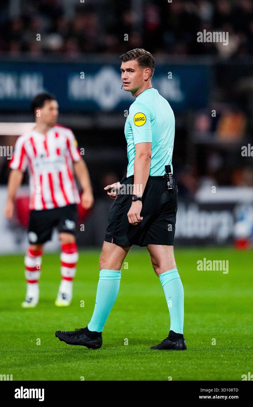 Rotterdam - Referee Joey Kooij during the tenth round of the 2025/2026 ...