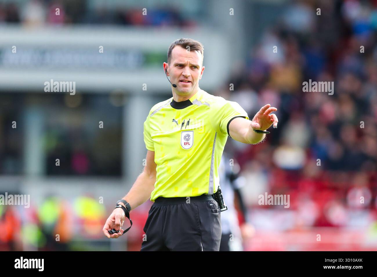 Oakwell Stadium, Barnsley, England - 25th October 2025 Referee Benjamin ...