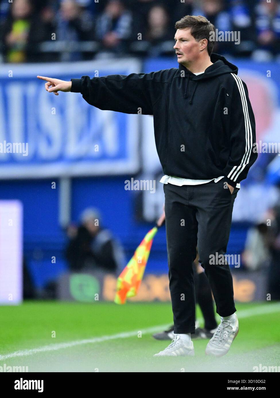 Trainer [coach] Merlin Polzin (HSV Hamburg) Hamburg, October 25, 2025 ...