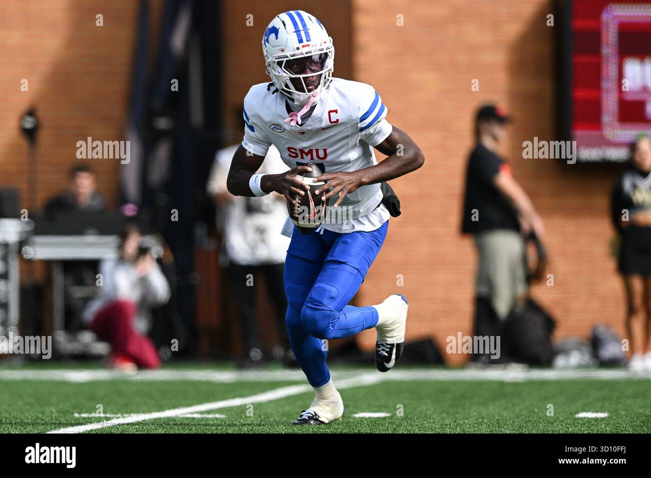 SMU quarterback Kevin Jennings (7) looks to pass during the first half ...