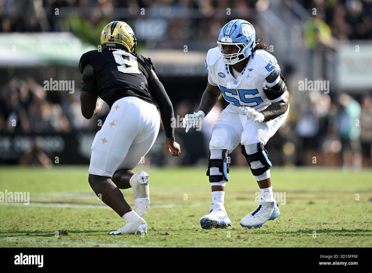 North Carolina offensive lineman Jakai Moore (55) blocks against ...