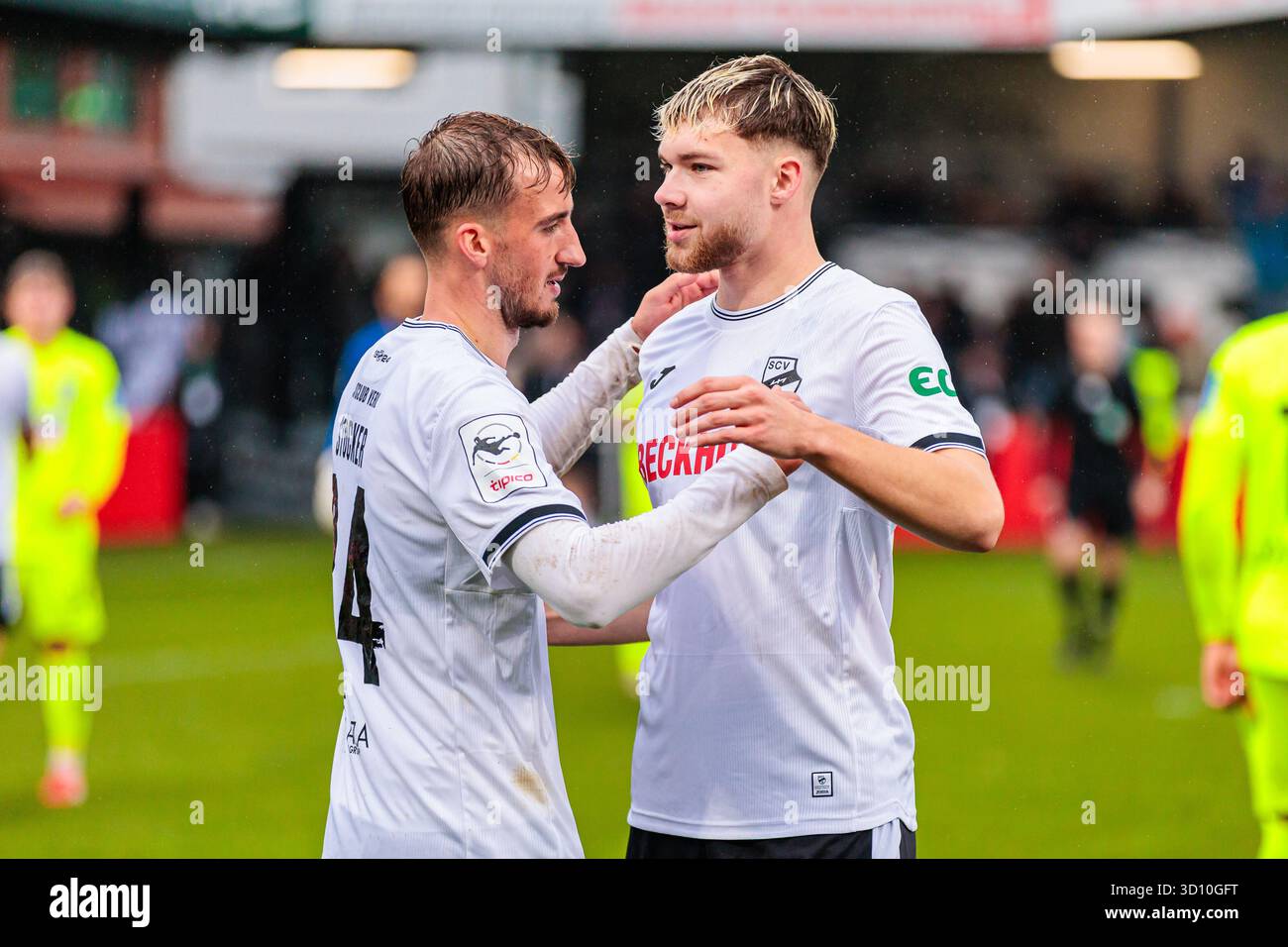 v.l. Michel Julius Stoecker (SC Verl, #24), Paul Lehmann (SC Verl, #14 ...