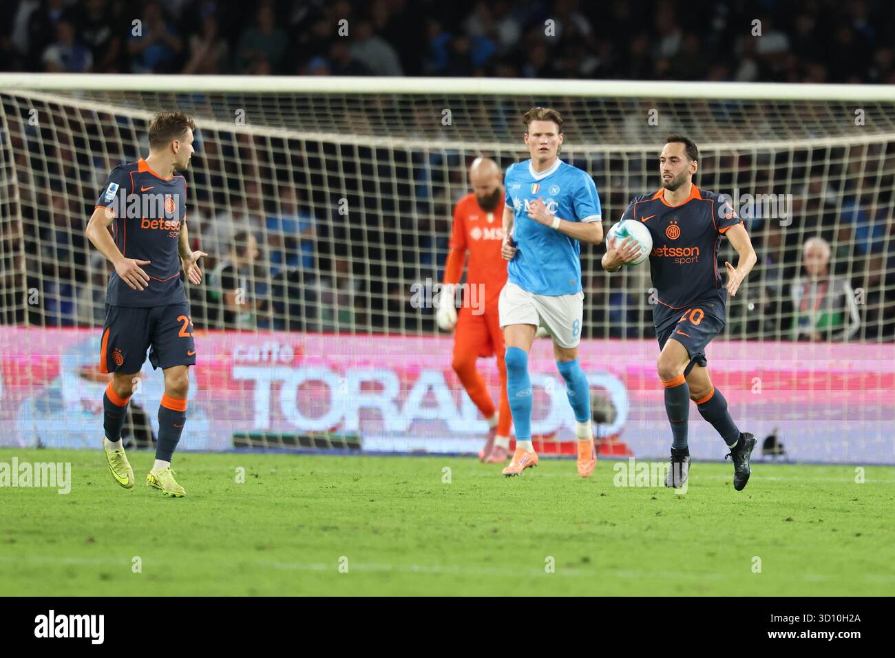 Hakan Calhanoglu of FC Internazionale celebrates after scoring the goal ...