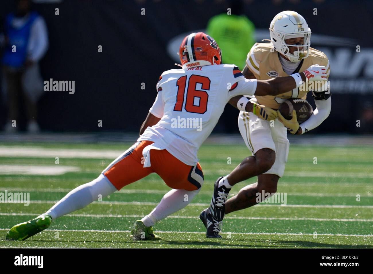 Georgia Tech wide receiver Eric Rivers (3) runs against Syracuse ...