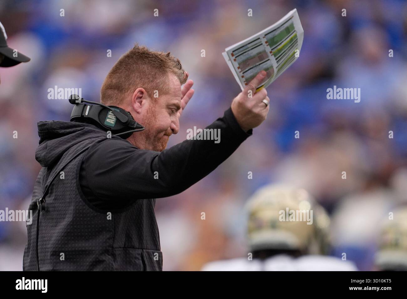 South Florida head coach Alex Golesh gestures to the crowd during the ...