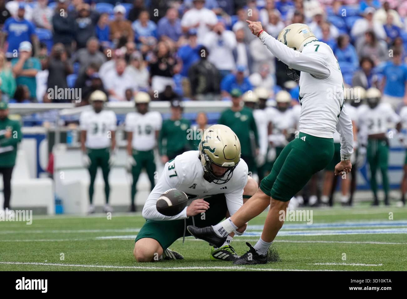 South Florida place-kicker Nico Gramatica (7) kicks a field goal as ...